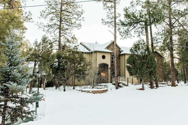 Ultimate Family Pinetop Escape  Spacious Cabin With Game Room & Theater! - Pinetop-Lakeside, AZ