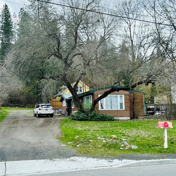 Peaceful 2 Bed Retreat On The River. Very Close To Hospitals And Dt Spokane! - Spokane, WA
