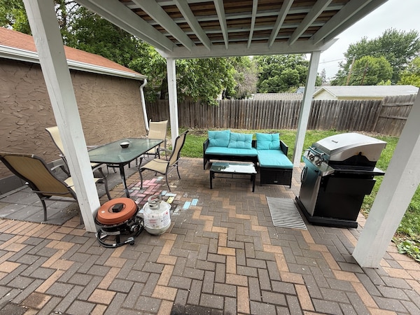 Centrally Located Spacious 5-bedroom House In Sioux Falls, Near Everything! - Sioux Falls, SD