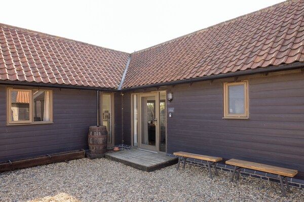 Stylish Cottages, Countryside Views, Wood Burning Hot Tubs, 20 Mins To Cambridge - Hertfordshire
