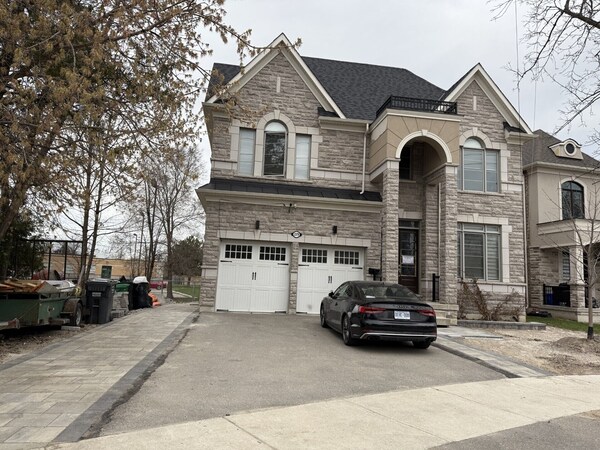 5min China Town, 15min Yyz Airport, 20min Cn Tower, 60min Niagara Falls - Toronto, ON