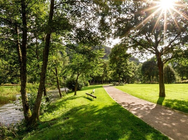 Ferienwohnung 'Kurparkblicksauerland' Mit Bergblick, Wi-fi Und Klimaanlage - Kirchhundem