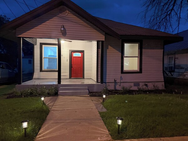 3-bedroom House In Charming Waco With Wifi, Ac. Start Your Getaway - Waco, TX