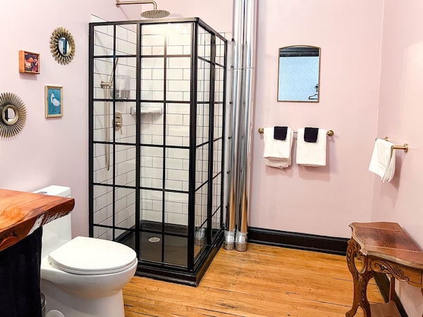 Oliver Inn | Suite 18 | Sarah Burger Stearns - Duluth