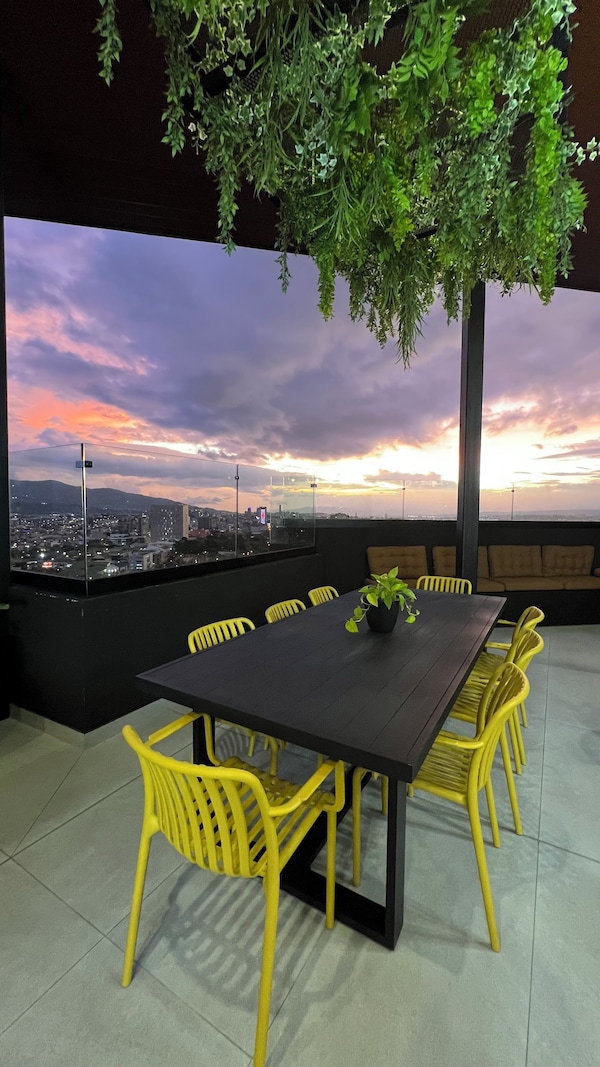 Cozy, Comfy And Clean Loft In Escalante - San José, Costa Rica