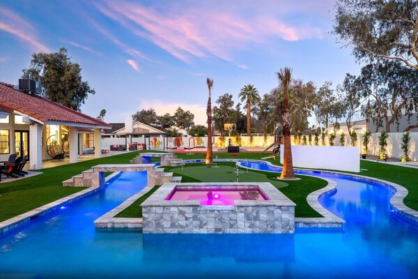 Lazy River Luxe! 6 Br~sleeps 20~pickleball~hot Tub - Peoria, AZ