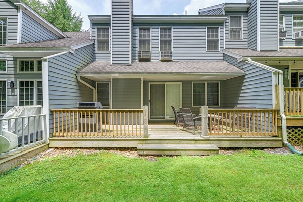 1/2 Mi To Jiminy Peak: Condo W/ Pool & Hot Tub - Pontoosuc Lake, MA