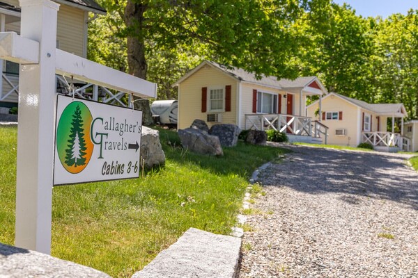 Gallagher's Travels Cabin Six (King) - Bar Harbor, ME