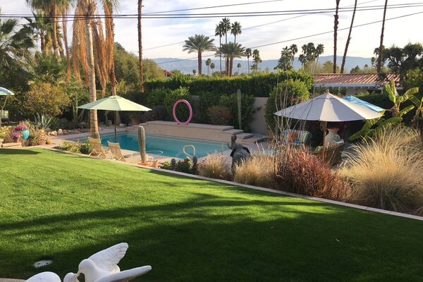 Fun In The Sun! South Palm Desert Gem! - Palm Desert, CA