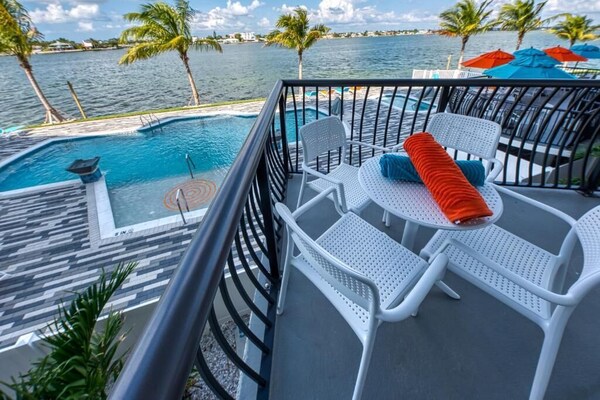 2 Spacious Suites By The Bay  Walk To Everything In Treasure Island! - Treasure Island, FL