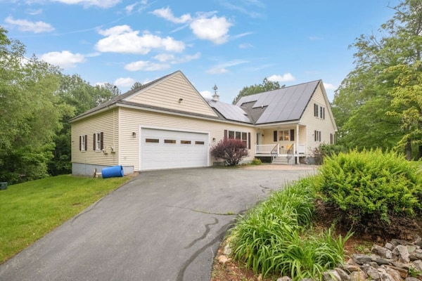 3br W/ Hot Tub + Arcade Games | Near Lake & Slope - Belmont, NH