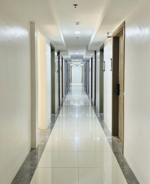 Modern Condo Room With City View - Iloilo City