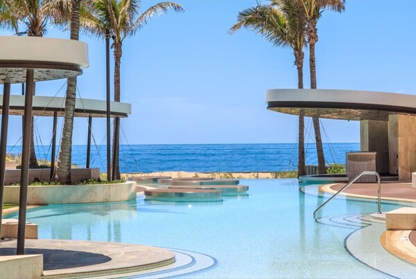 Diamonds Of Paradise - Set In Sand - Broadbeach