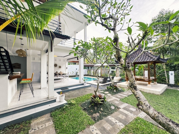 Charming 2-bedroom Villa With Wifi, Ac In Ubud, Bali - Ubud