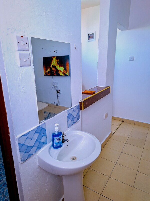 Lovely Studio Apartment With Wifi In Vibrant Mombasa.ideal For Couples. - Mombasa
