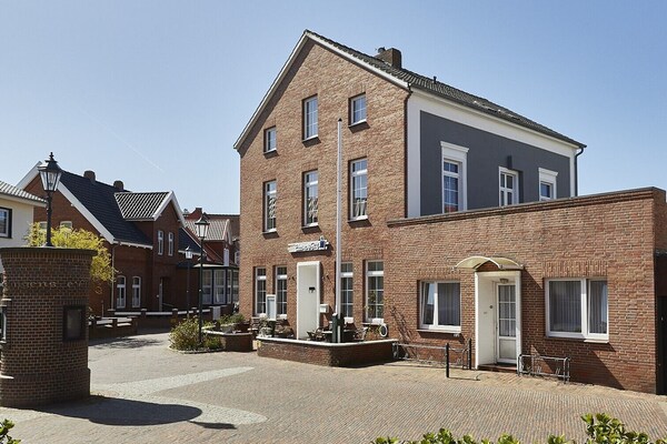 Super Zentral Gelegenes Appartement-zimmer Mit Zwei Einzelbetten, Kochnische Und - Borkum