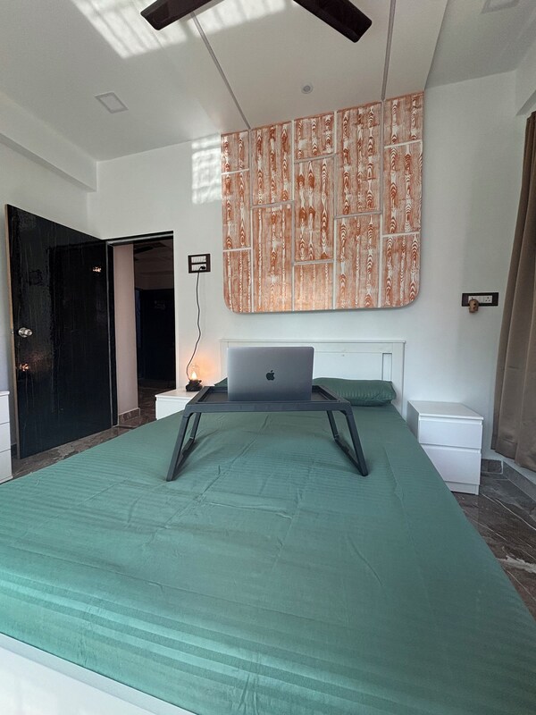 Charming 1-bedroom Apartment With Wifi, Ac In Bandra Mumbai - Mumbai