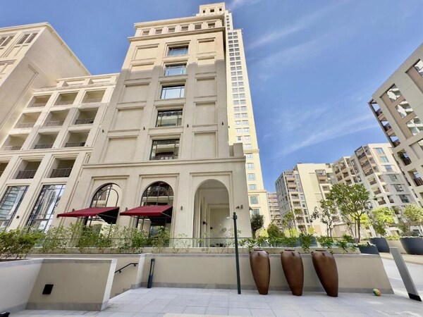 Luxury Apartment With Private Beach Access In Creek Beach - Dubai