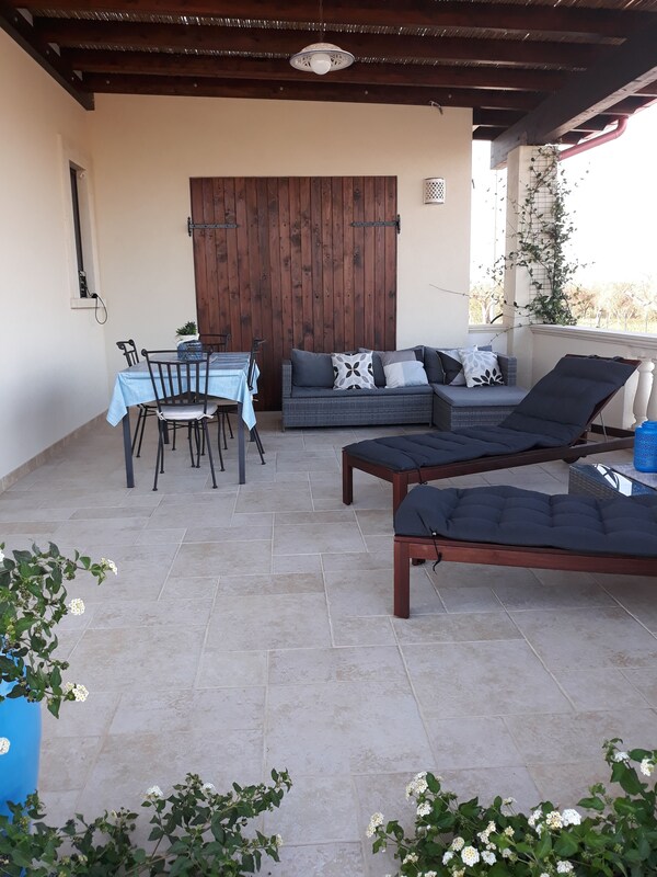Industrial. Modern Touch, Complete With All Amenities. Surrounded By Nature. - Otranto