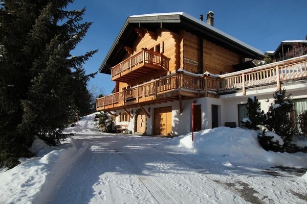 Linen Is Not Included In The Service. We Provide, If Desired, Linen Packages Including Bed Linen, Ba - Canton of Valais