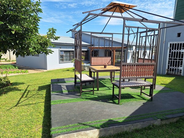 Cozy Retreat Near 7070 High Way With Easy Access To Major Attractions In Lusaka. - Lusaka