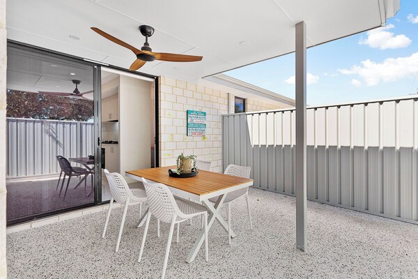 Modern 3br Retreat + Alfresco & Double Garage - Nedlands