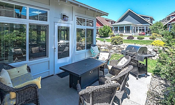 Walk To The Pools - 2 King Master Suites - 4 Bedrooms 3.5 Baths - Osoyoos