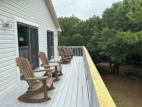 Spacious 3br/3ba Beach House On Quiet Wooded Lot  Minutes From The Ocean - Duck, NC