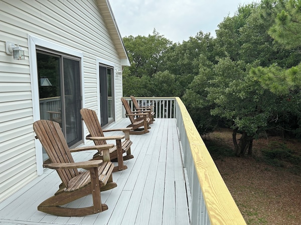 Spacious 3br/3ba Beach House On Quiet Wooded Lot Minutes From The Ocean - Duck, NC