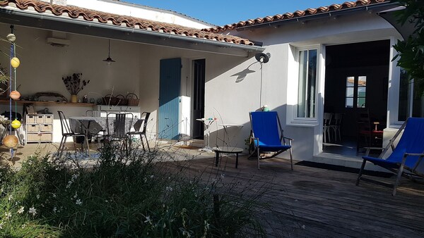 Charming House With Enclosed Garden Near La Couarde Beach - La Couarde-sur-Mer