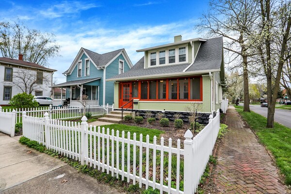 Charming 1930s Bungalow Steps From Shops, Trails & Concerts - Noblesville, IN