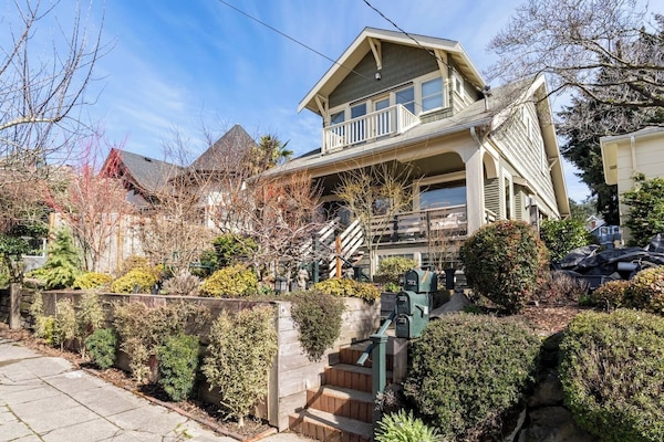 Convenient Location!  The Urban Oasis - Bainbridge Island, WA