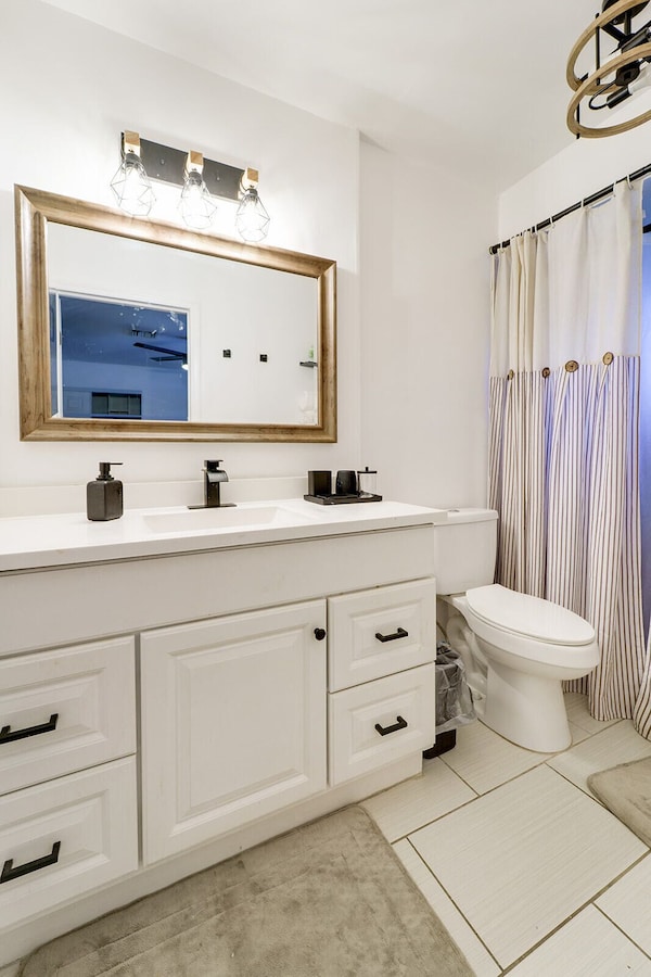 Furnished 4br/2ba Pet-friendly Fenced Yard Ideal For Monthly Stays - North Port, FL