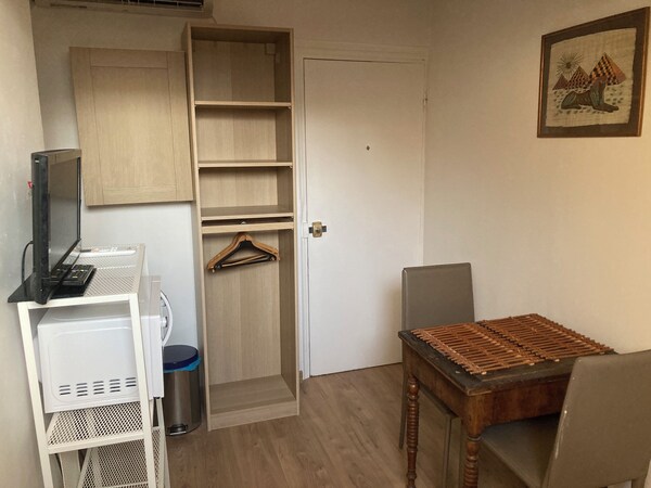 Petit Studio Climatisé Plein Coeur De Nice Et 5 Mn Des Plages - ibis Nice Centre Notre Dame