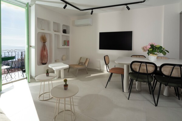 Renovated Duplex With Sea View On The Outskirts Of Monaco - Monaco