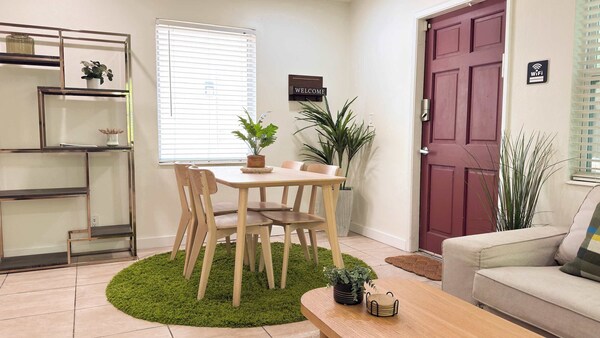 Cozy Garden Bungalow - Pets/parking/beach - Fort Lauderdale