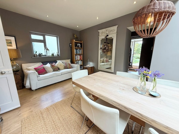 Tranquil Seaside Cottage By Newfo - Milford on Sea