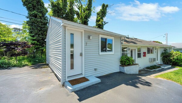 Standard Room In Boutique Hotel, The Heart Of Hampton Bays, Waterfront... - The Hamptons, NY
