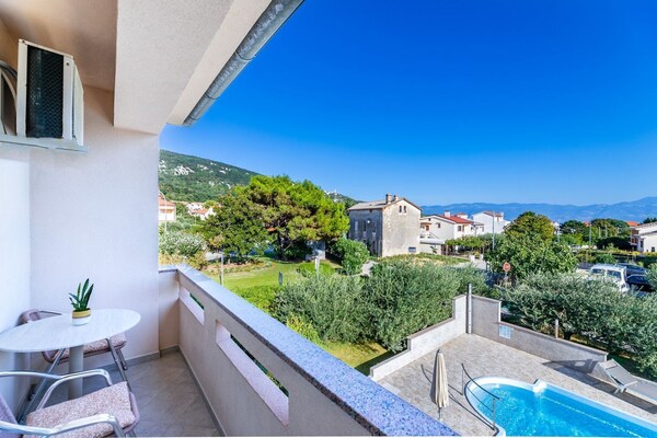Mediterranes Apartment Mit Pool, Grill, Liegen - Nur 400 Meter Zum Strand - Baška