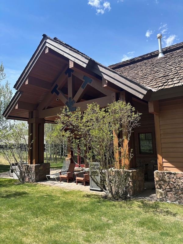 Private 2-br Gimlet Home With Mountain Views And River Access - Ketchum, ID