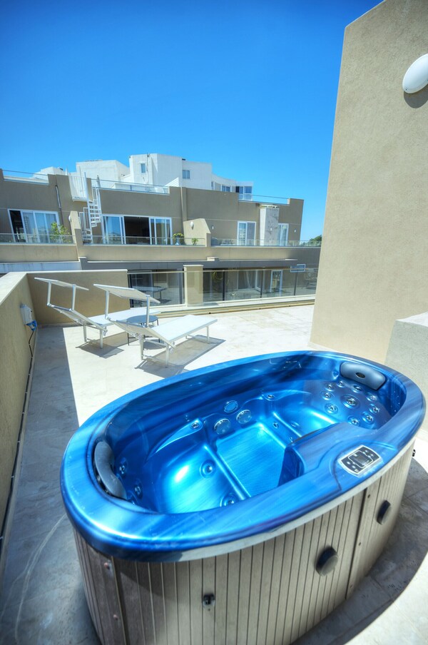 Luxury Penthouse With Jacuzzi, Sun Terrace Apic1-2 - Malta
