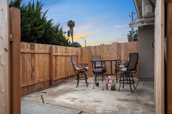 Modern Studio W King Bed, Full Kitchen, Gated Yard - Skyline - San Diego