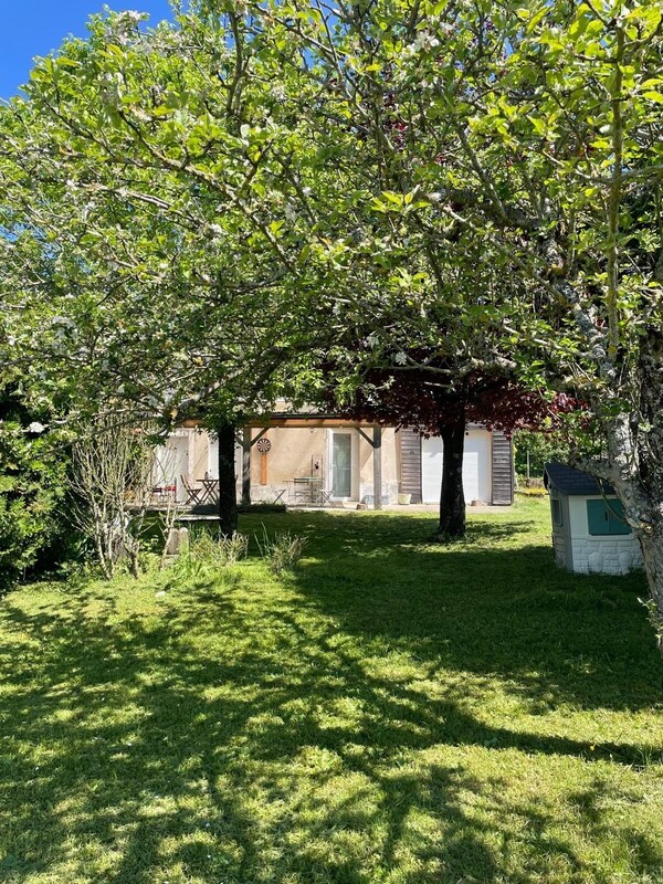 Charmante Maison De Campagne, Jardin Calme Et Arboré, Proche Du Lac De Paladru - Lac de Paladru
