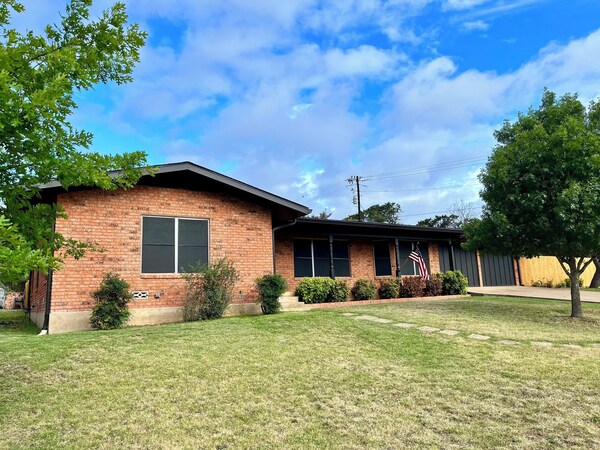 Freshly Remodeled For Large Parties, Spa, Game Rm. - Fredericksburg, TX