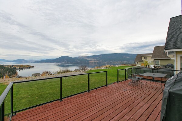 Stunning 2 Bed  And  Loft Cottage On Lake Okanagan - British Columbia