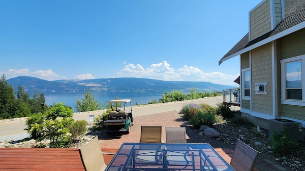Gorgeous Lakeview 2 Bedroom And Loft Cottage On Lake Okanagan - Lake Country