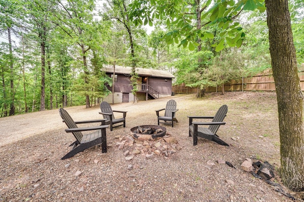 3 Mi To Beavers Bend State Park: Hot Tub Haven! - Broken Bow, OK