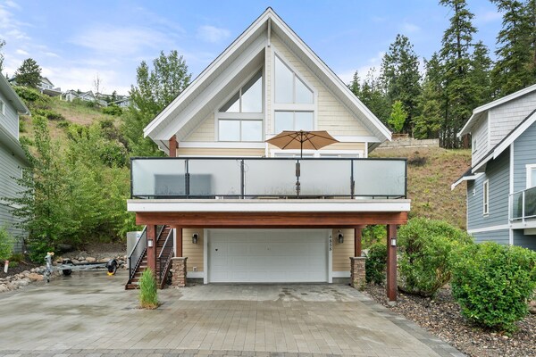 Bright 2-bedroom + Loft Cottage With 2 Full Baths, 2 Queen Beds, And 1 King Bed. - Lake Country