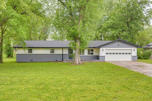 Yard W/ Patio: Family-friendly Home In Lamar! - Lamar Lake, MO