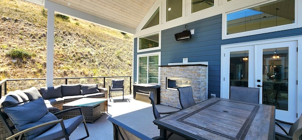 Stunning Modern Cottage At La Casa Lakeside Resort - British Columbia